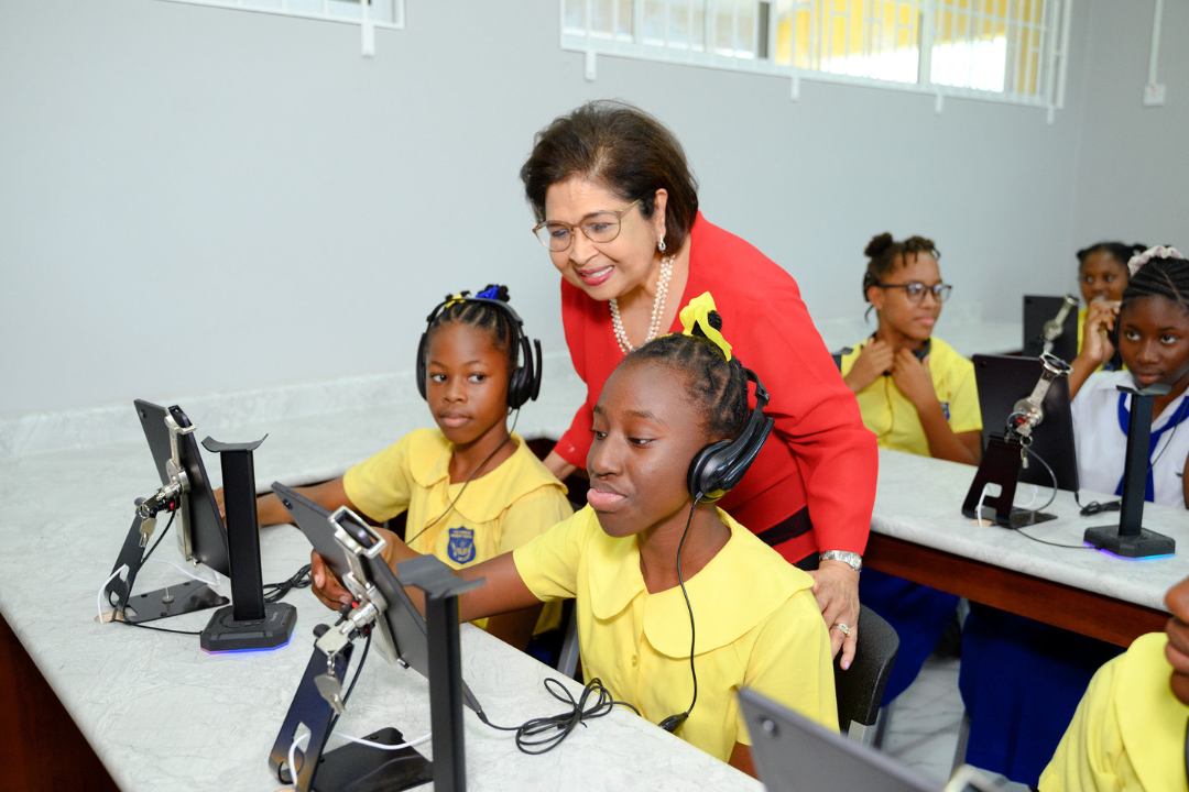 Digicel | STEM Exposure in Harbour View Primary’s Smart Room | Jamaica